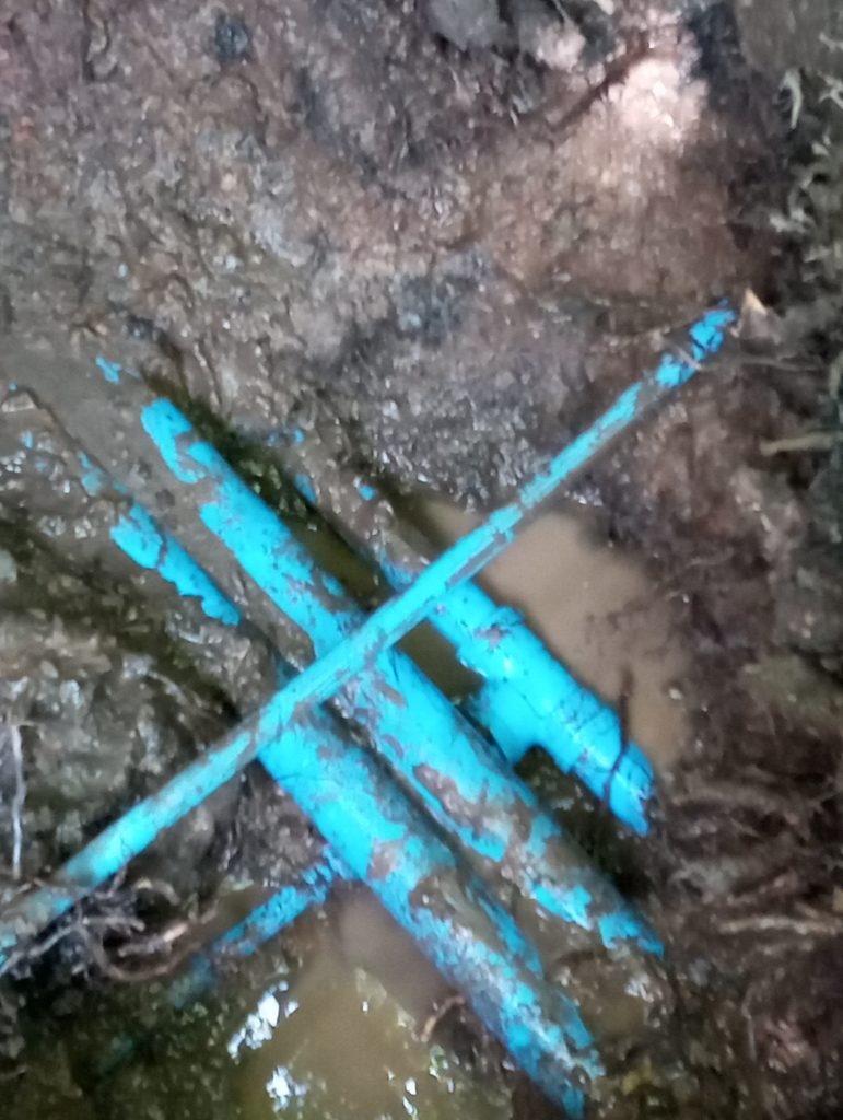 Filtración de agua en cañería de PVC | Plomero